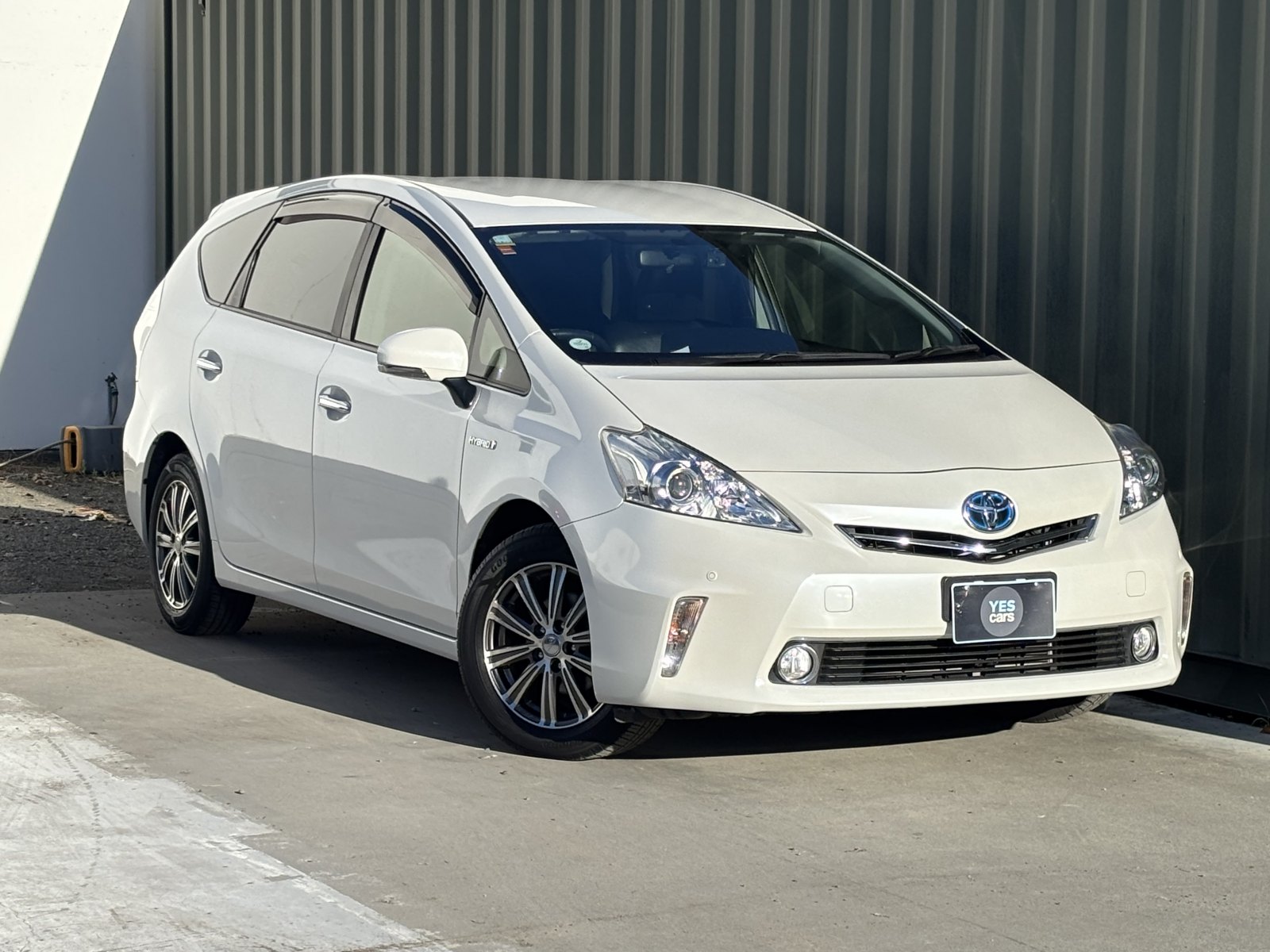 Yes Cars | 2014 TOYOTA PRIUS Alpha Hybrid S 7 Seat Tune Black | STATION ...